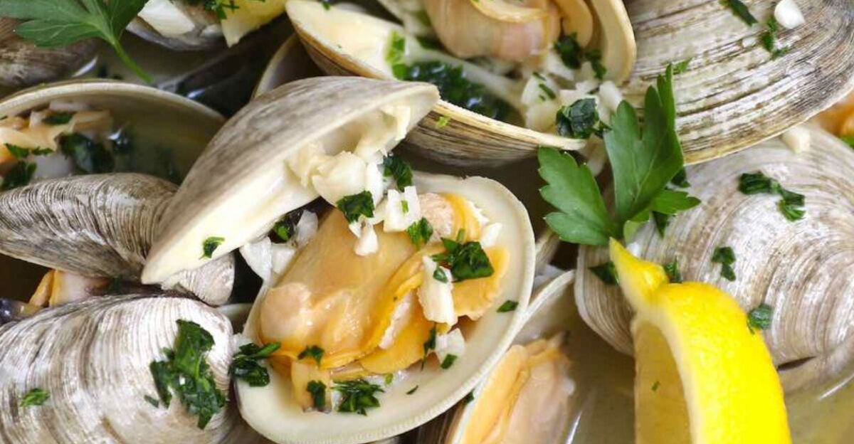 15 Coastal Delaware Foods That Are Packed With Nutrients And Local Flavor
