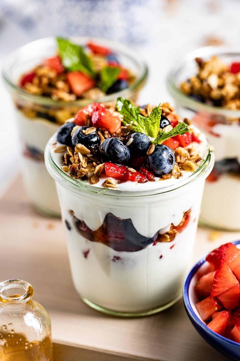 9 Snacks That Support Weight Loss And 9 That Can Hinder Progress