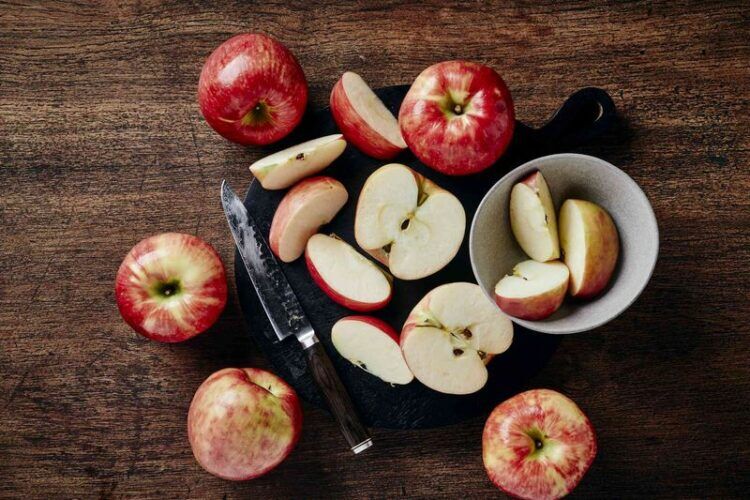 15 Science-Backed Health Benefits Of Eating Apples Regularly
