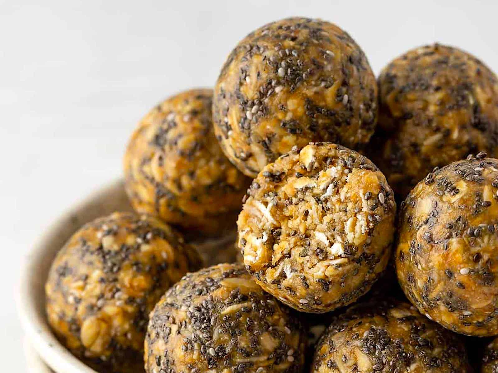 7 Low-Sugar Protein Bars and Bites You Can Make