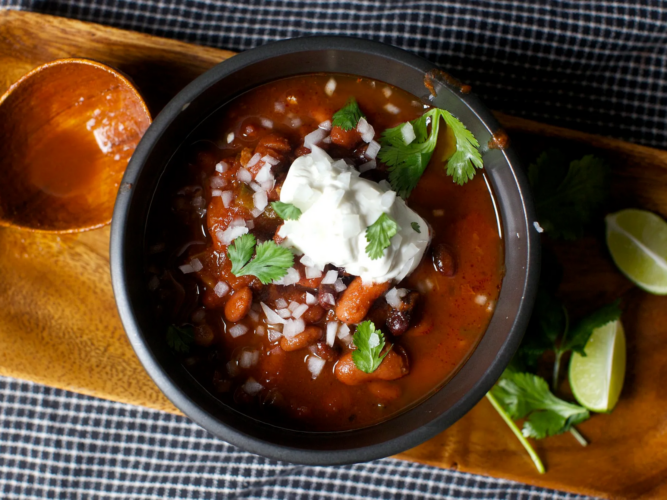 8 Healthy Chili Recipes Perfect For Cozy Cold Nights