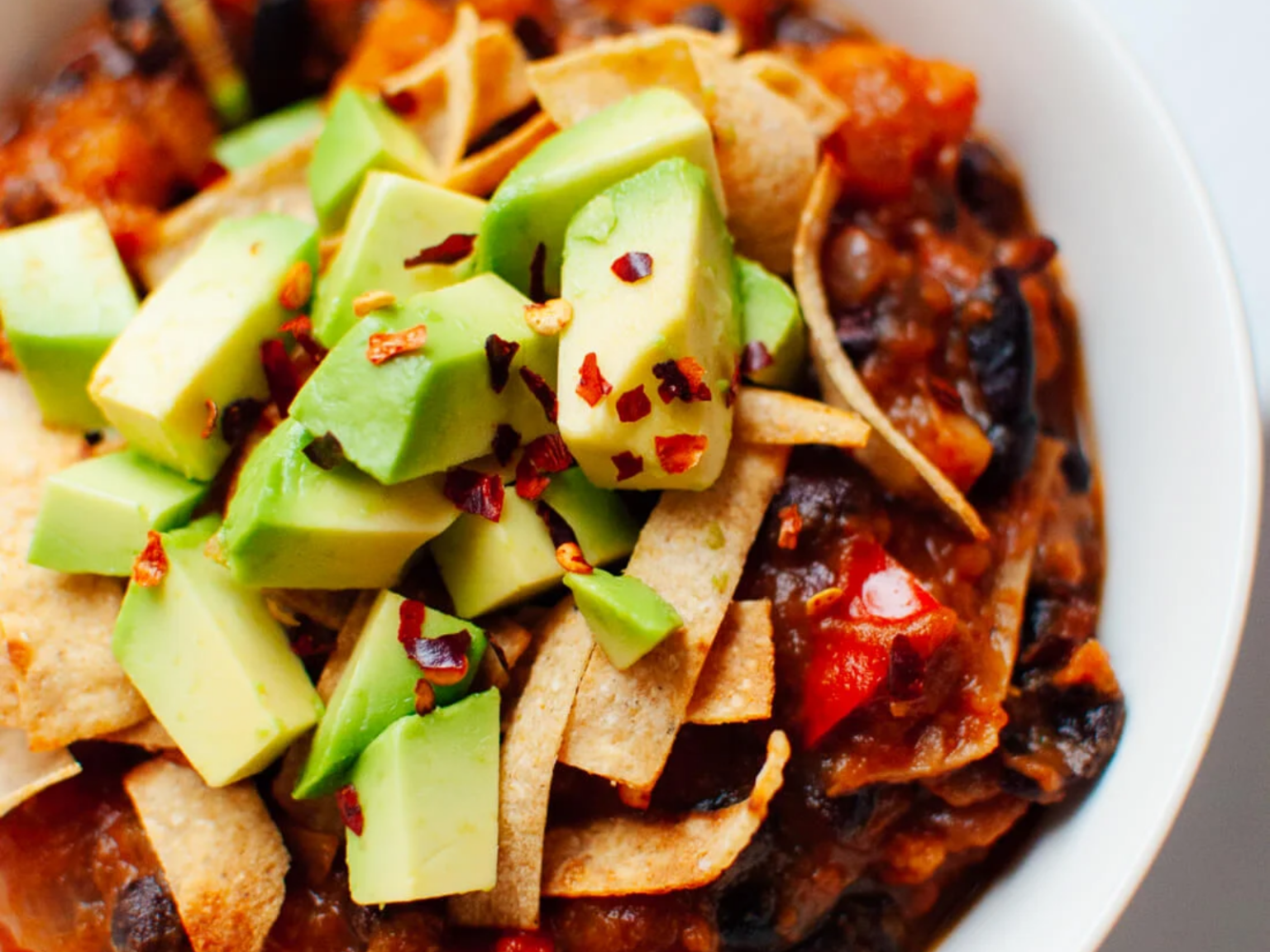 8 Healthy Chili Recipes Perfect For Cozy Cold Nights