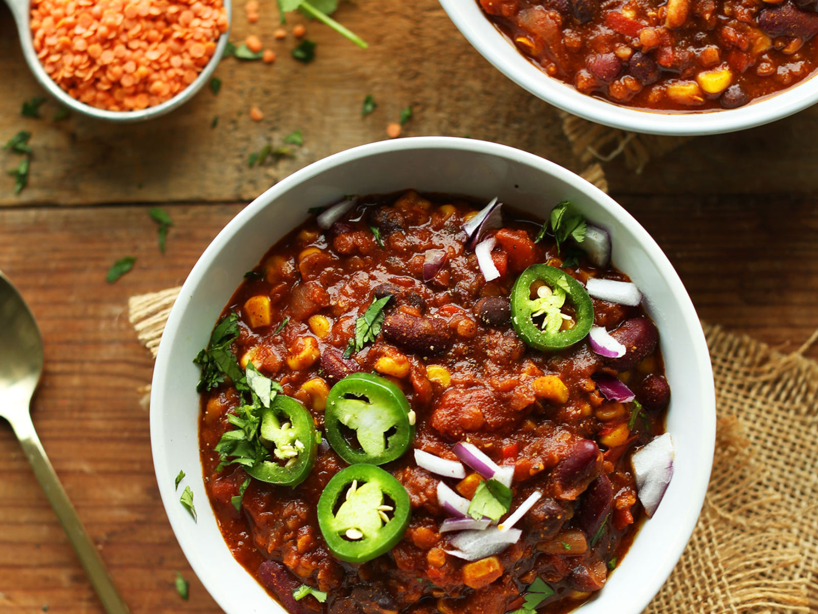 8 Healthy Chili Recipes Perfect For Cozy Cold Nights