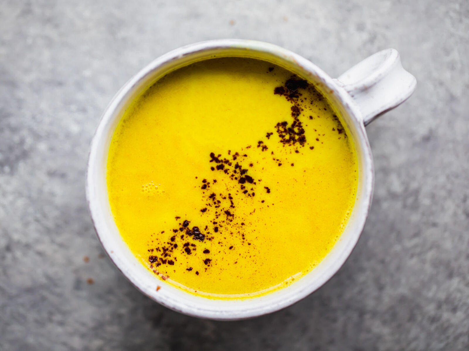 9 Mediterranean Diet Drink Recipes For Healthier Sips